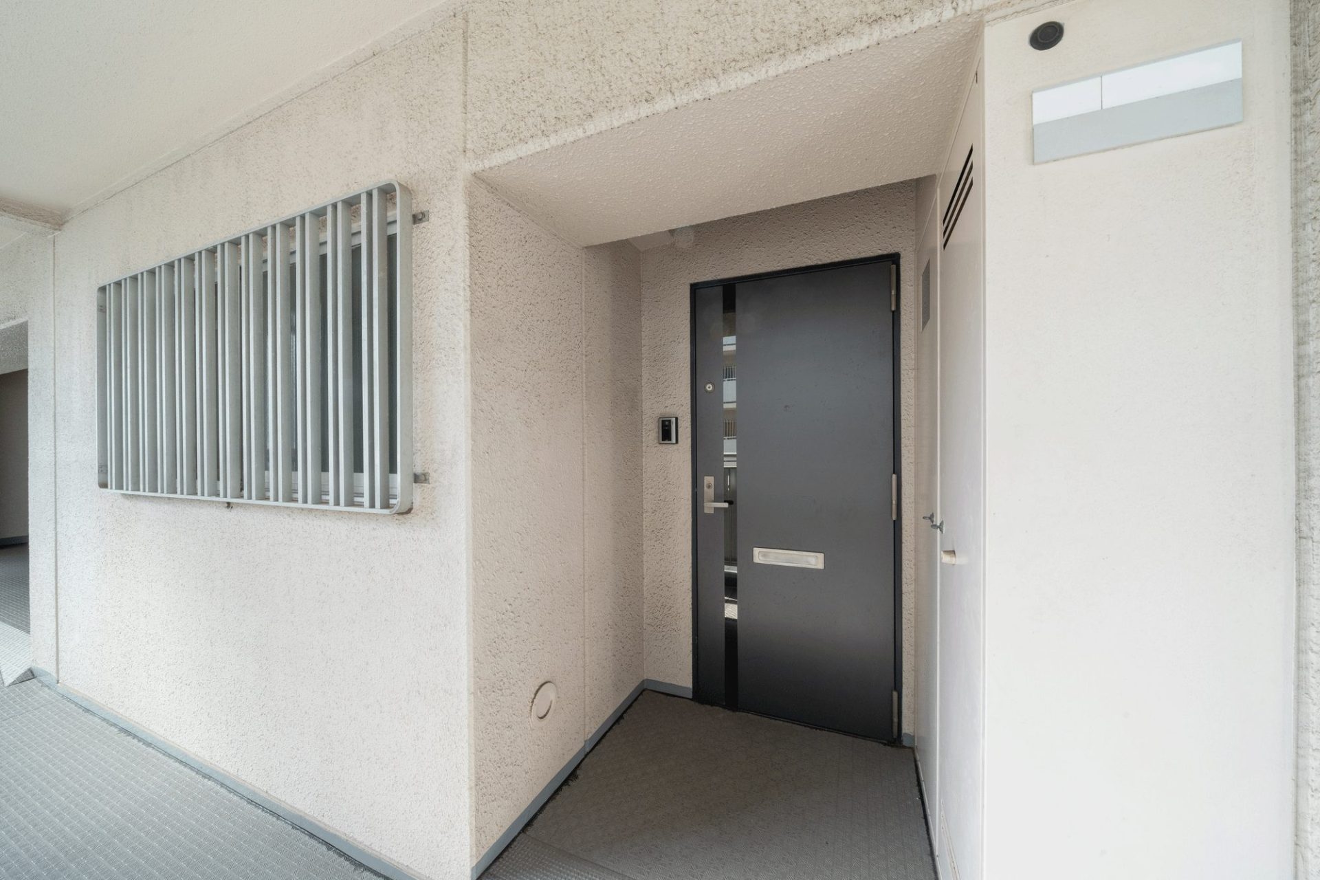 賃貸アパート・マンションの玄関ドア交換のメリットと費用相場や工事方法 | 新潟の窓・玄関ドアリフォーム専門店 窓屋窓助｜新潟県長岡市